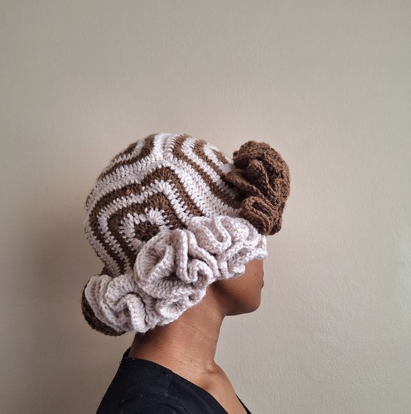 Two-toned Granny Square Ruffle Hat | Size small worn in the picture.