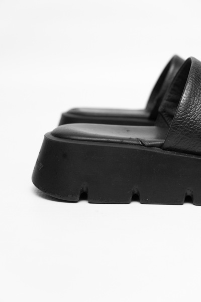 Russell&Bromley Chunky Slide Sandal