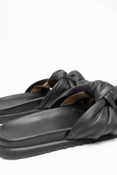 Dear Frances Soft Leather Knot Slides